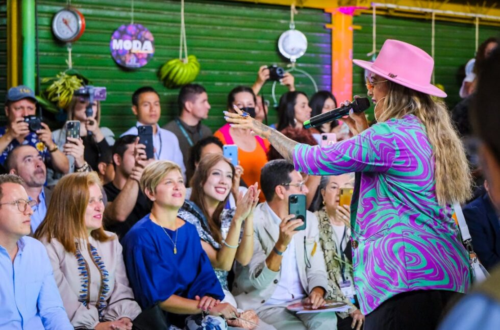 Medellín, epicentro de la moda: convierten plaza de mercado en pasarela ...
